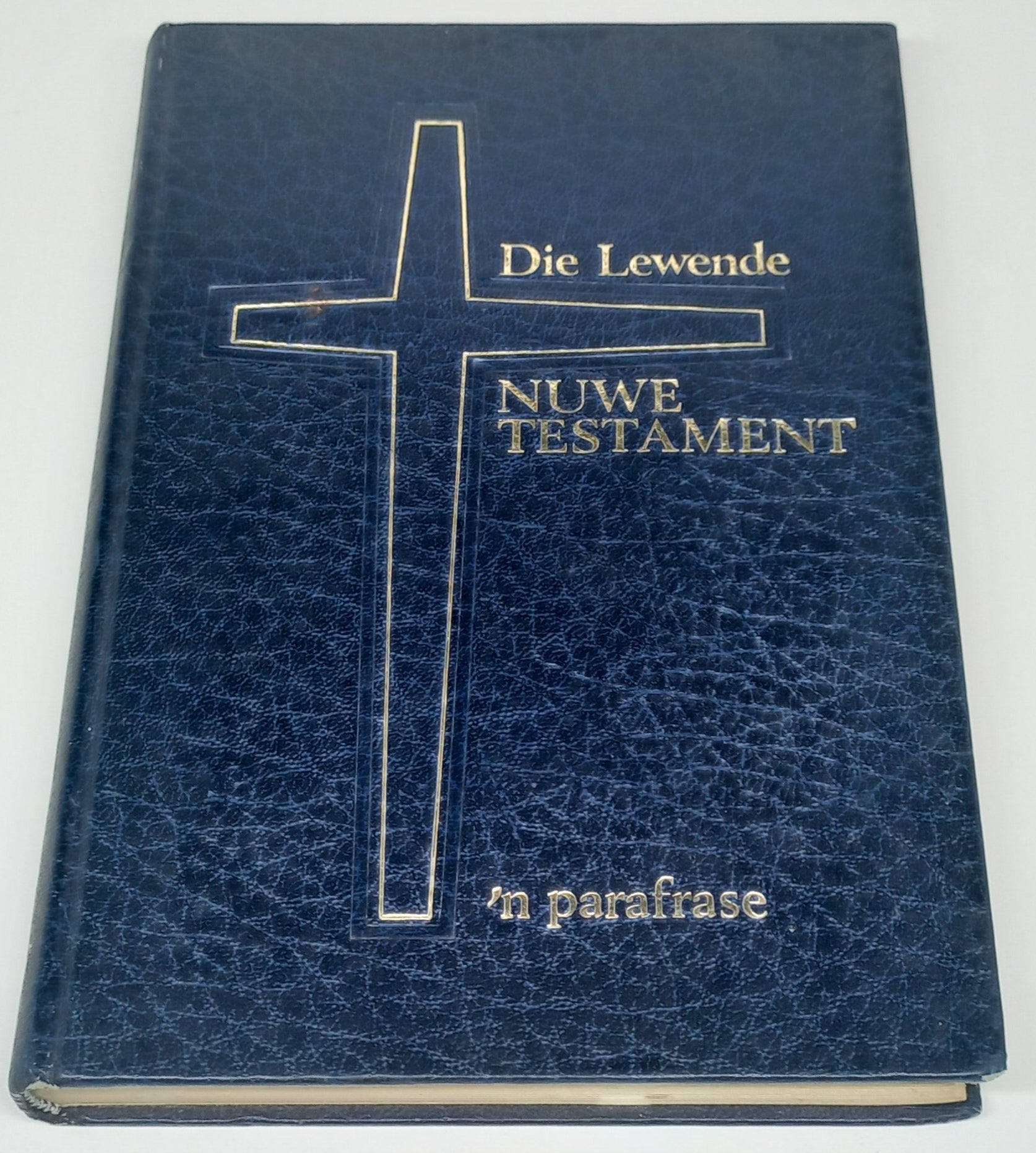 Die Lewende Nuwe Testament Bible: 'n Parafrase – Awfully Bookish